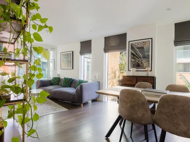Apartment at Wandsworth High Street, Greater London