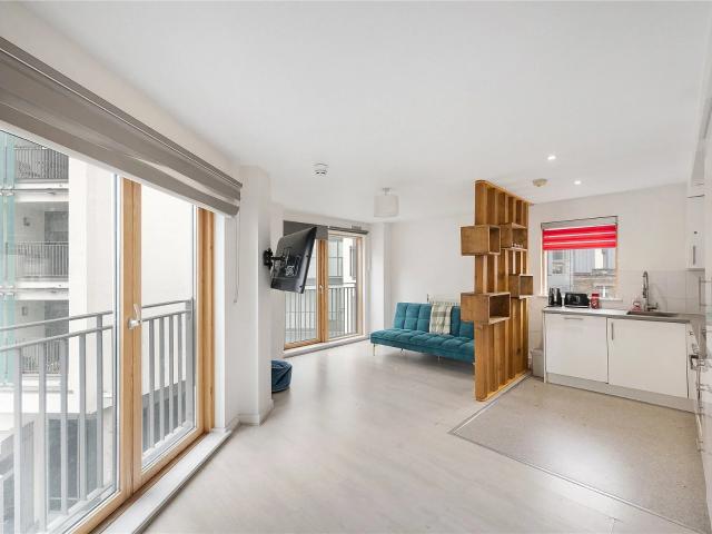 Apartment at Wandsworth High Street, Greater London