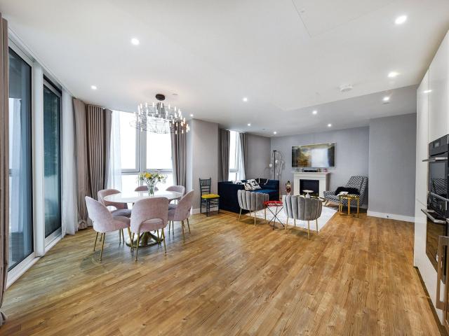 Apartment at Wandsworth Road, Greater London