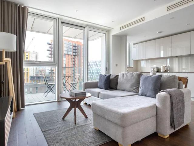 Apartment at Wandsworth Road, Greater London