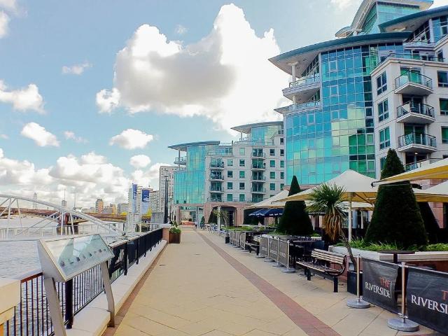 Apartment at Wandsworth Road, Greater London