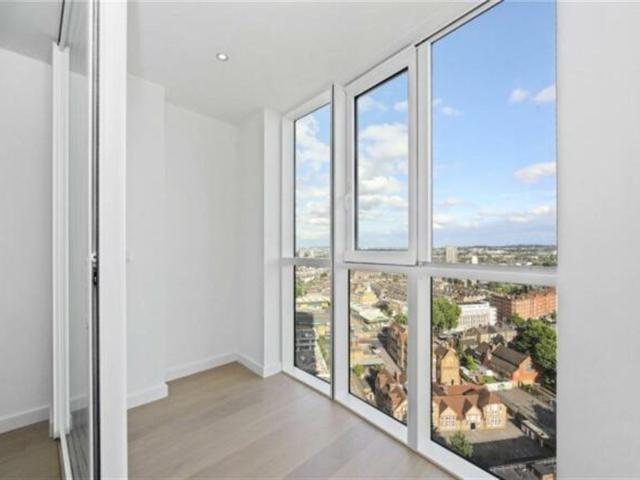 Apartment at Wandsworth Road, Greater London