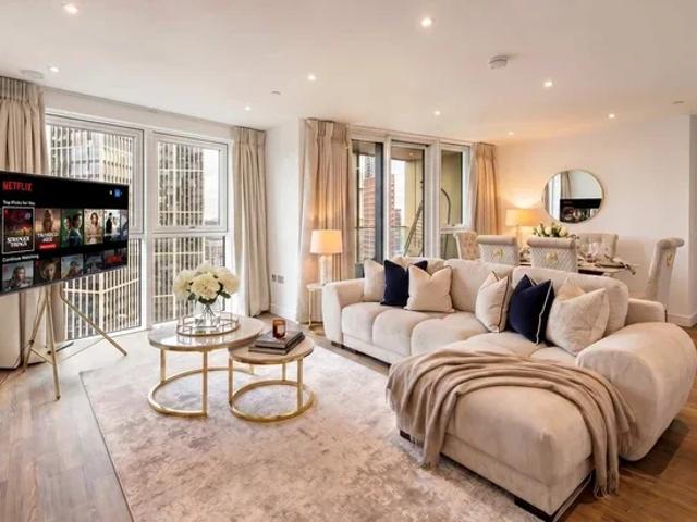 Apartment at Wandsworth Road, Greater London