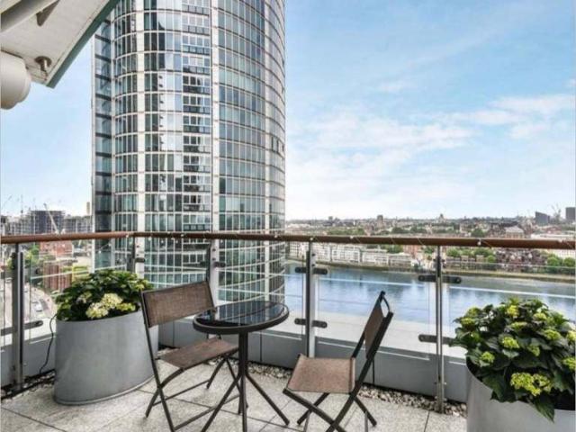 Apartment at Wandsworth Road, Greater London