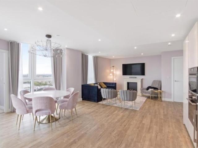Apartment at Wandsworth Road, Greater London