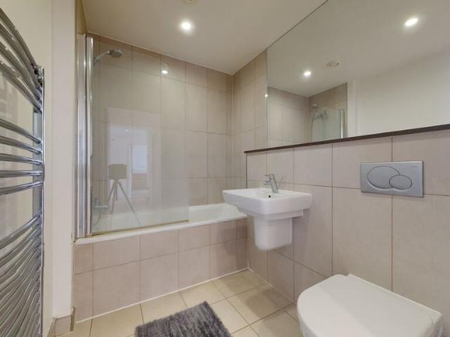 Apartment at Wandsworth Road, Greater London