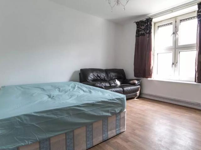Apartment at Wandsworth Road, Greater London