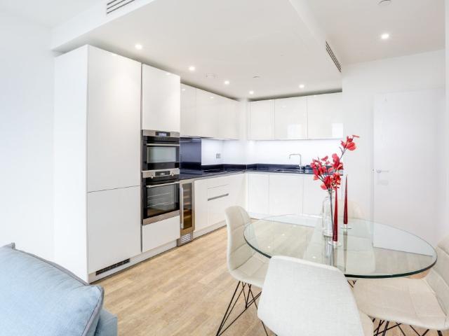 Apartment at Wandsworth Road, Greater London