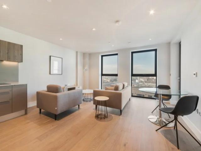 Apartment at Wandsworth Road, Greater London