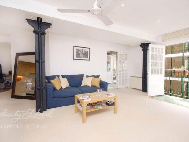 Apartment at Wapping High Street, Greater London