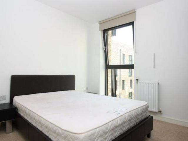 Apartment at Wards Wharf Approach, Greater London