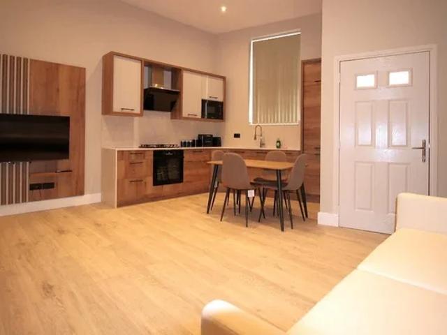 Apartment at Warple Way, Greater London