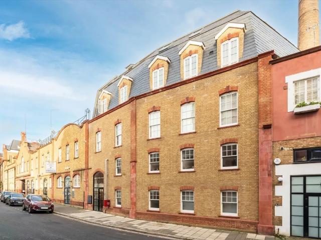 Apartment at Warple Way, Greater London