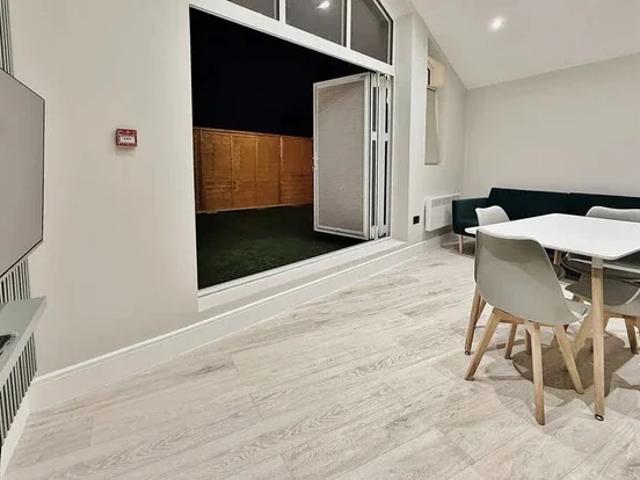 Apartment at Warple Way, Greater London