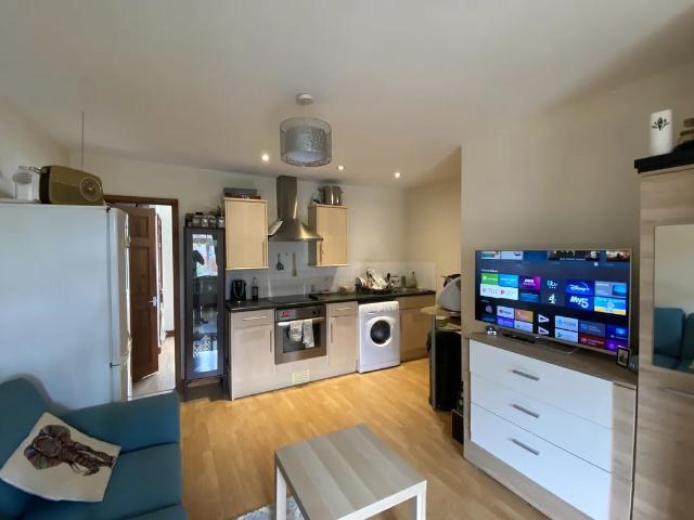 Apartment at Warren Avenue, Southampton