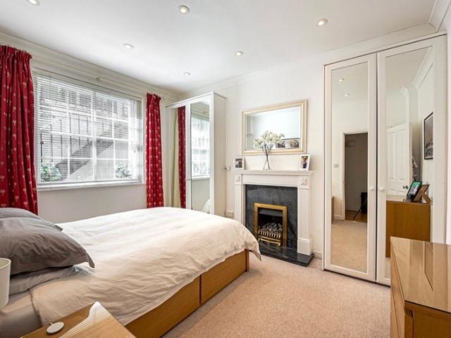 Apartment at Warwick Way, City of Westminster