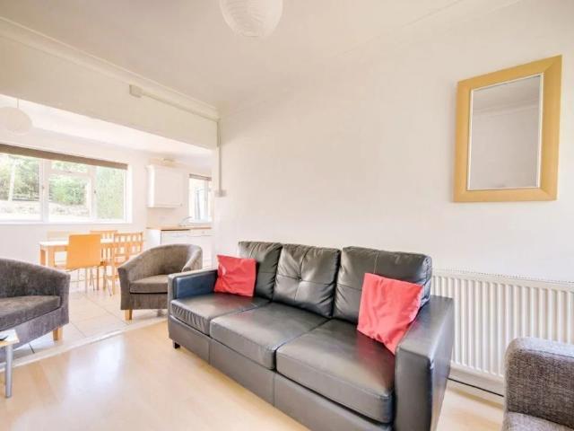 Apartment at Warwick Road, Canterbury
