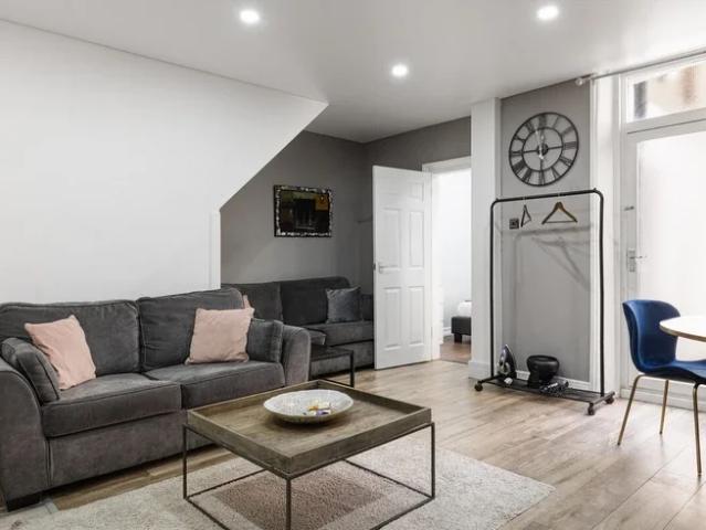 Apartment at Warwick Road, Greater London