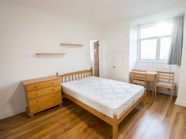 Apartment at Warwick Road, Greater London