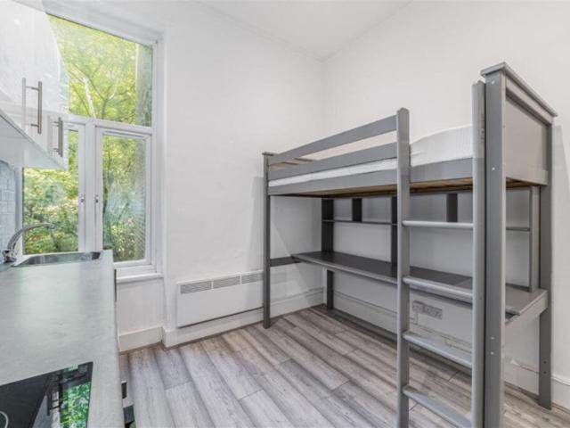 Apartment at Warwick Road, Greater London