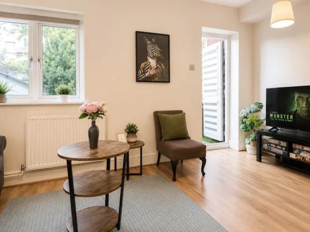Apartment at Warwick Road, Greater London