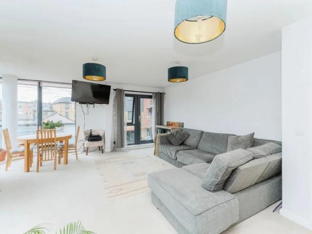 Apartment at Warwick Road, Greater London