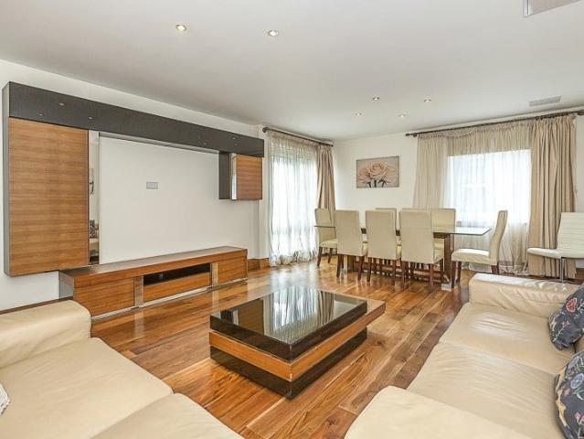 Apartment at Warwick Road, Greater London