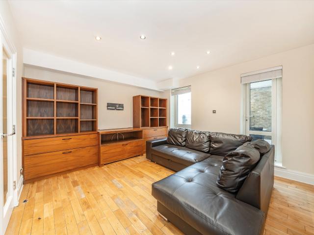 Apartment at Warwick Road, Greater London