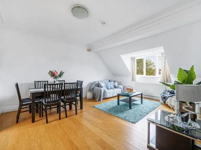 Apartment at Warwick Road, Greater London