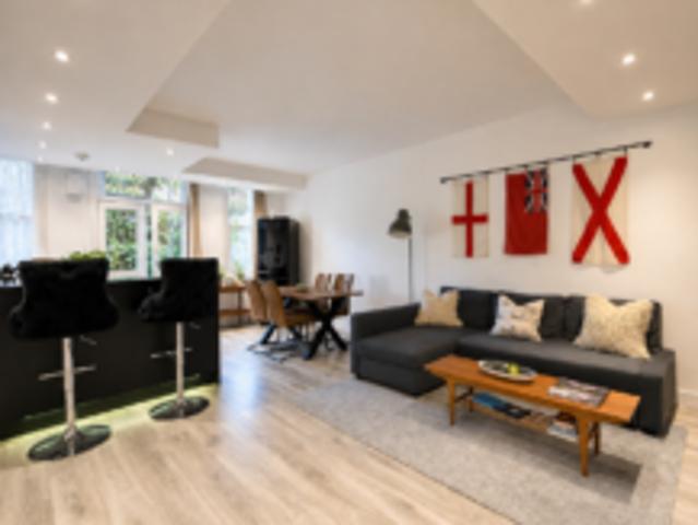 Apartment at Warwick Road, Greater London
