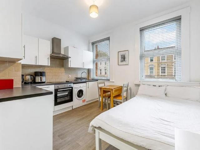 Apartment at Warwick Road, Greater London