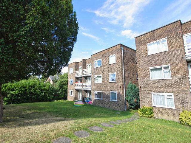 Apartment at Warwick Road, Reigate and Banstead