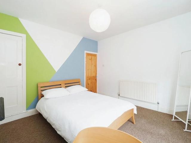 Room at Warwick Street, Leicester