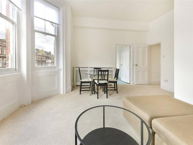 Apartment at Wetherby Gardens, Greater London