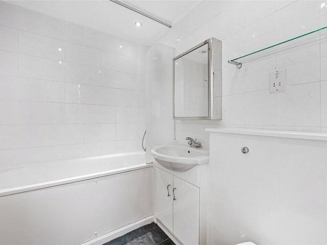 Apartment at Wetherby Gardens, Greater London