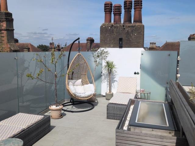 Apartment at Wexford Road, Greater London