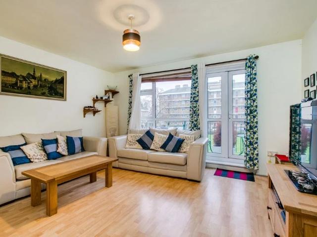 Apartment at Weydown Close, Greater London