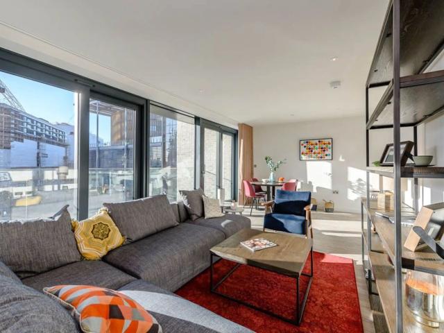 Apartment at Weaver Walk, Greater London