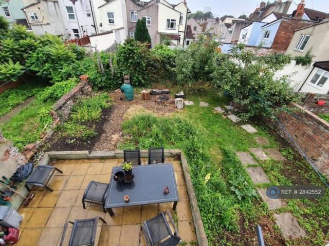 Room at Webb Street, Bristol