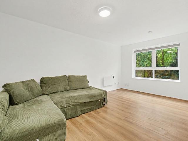 Apartment at Wedmore Gardens, Greater London