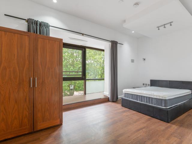 Apartment at Weir Road, Greater London
