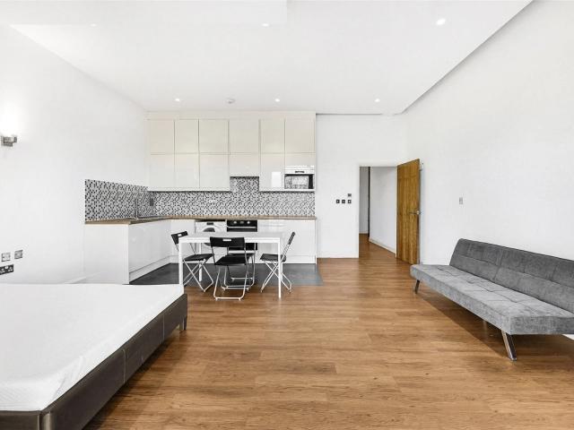 Apartment at Weir Road, Greater London