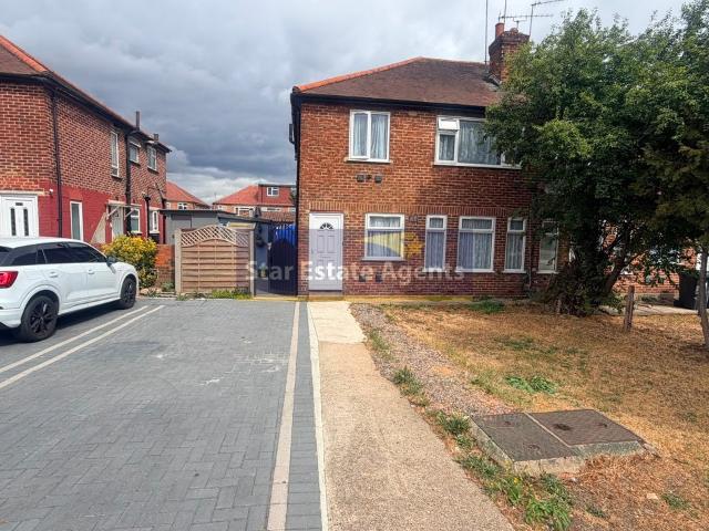 Apartment at Welland Gardens, Greater London