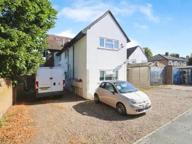 Apartment at Wellesley Avenue, Richings Park