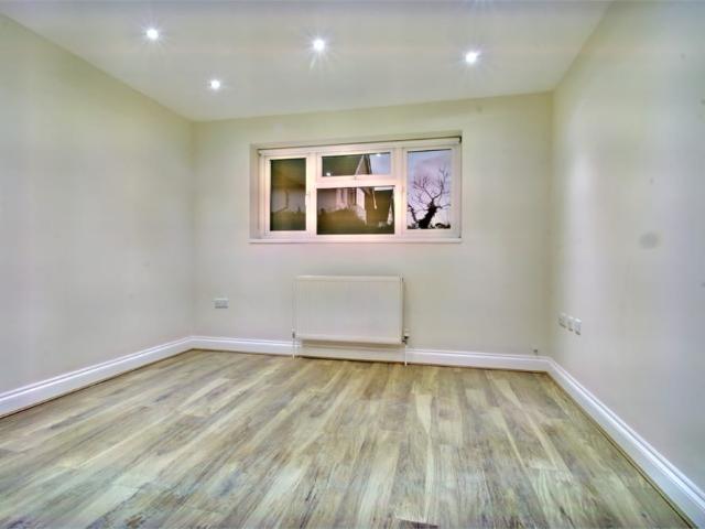 Apartment at Wellesley Avenue, Richings Park