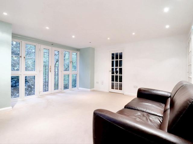 Apartment at Wellington Way, Greater London