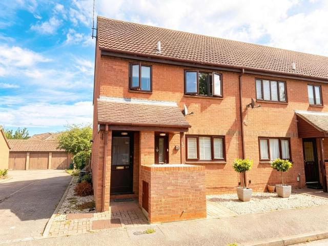 Apartment at Wellington Place, Brentwood