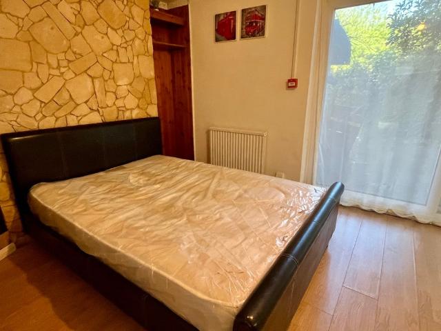 Room at Wellington Road, Greater London