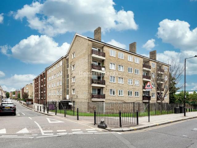 Apartment at Wellington Row, Greater London