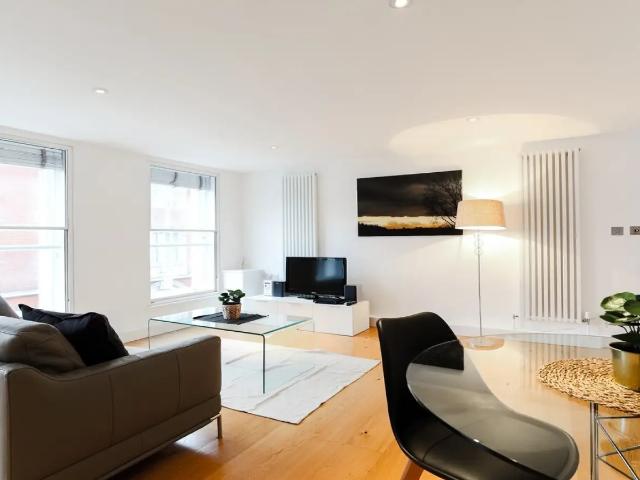 Apartment at Wellington Street, City of Westminster